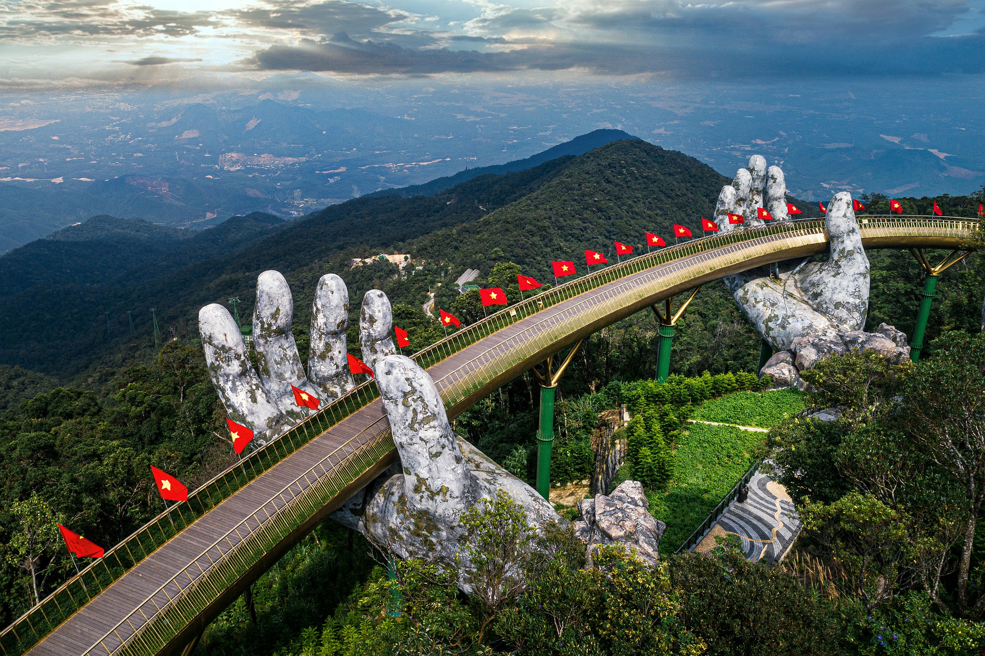 Traversez le Golden Bridge - Xplore Vietnam agence locale